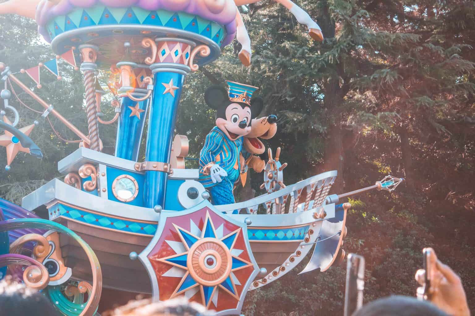 15 Fun Facts About Disneyland 15-fun-facts-about-disneyland
